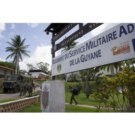 ImagesDéfense - Portail d'entrée du Régiment du Service militaire ...