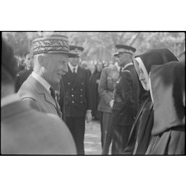 ImagesDéfense - Le général d'armée Charles Huntziger visite un asile de ...