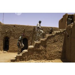 ImagesDéfense - Un officier du 2e régiment étranger de parachutistes ...