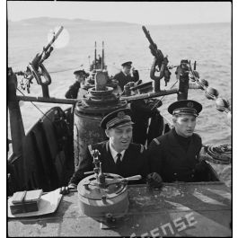 ImagesDéfense - L'officier de 1re classe des équipages Paul Vibert dans ...