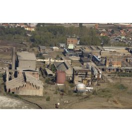 ImagesDéfense - Vue aérienne de l'usine de plomb de Mitrovica : site ...