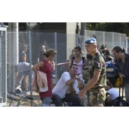 ImagesDéfense - Accueil des ressortissants évacués au camp du 43e BIMa ...