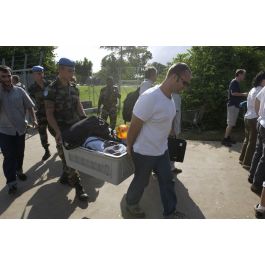 ImagesDéfense - Accueil des ressortissants évacués au camp du 43e BIMa ...