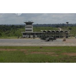 ImagesDéfense - A l'aéroport de Yamoussoukro, dépollution des épaves ...