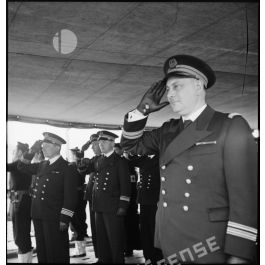 ImagesDéfense - Le capitaine de frégate Edouard Deprez, commandant le ...
