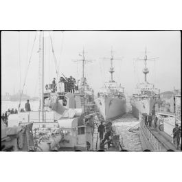 ImagesDéfense - Peu avant l'appareillage de destroyers allemands de la ...