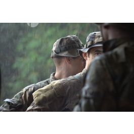 ImagesDéfense - Portrait de stagiaires sous la pluie au centre d ...
