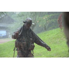 ImagesDéfense - Un stagiaire apprend à utiliser une corde sous la pluie ...
