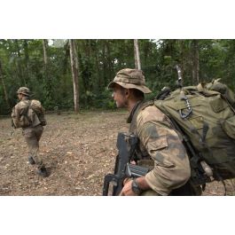 ImagesDéfense - Des stagiaires patrouillent au centre d'entraînement en ...