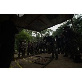 ImagesDéfense - Un stagiaire dirige un briefing sur caisse à sable ...