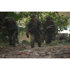 ImagesDéfense - Des stagiaires patrouillent au centre d'entraînement en ...