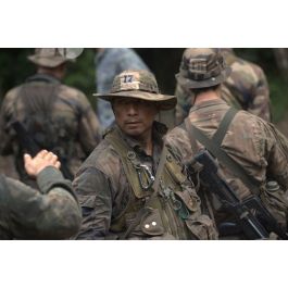 ImagesDéfense - Un stagiaire écoute un briefing avant un exercice au ...