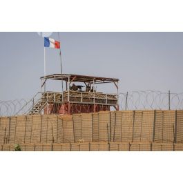 ImagesDéfense - Vu d'une tour de surveillance du camp d'Ansongo, au Mali.