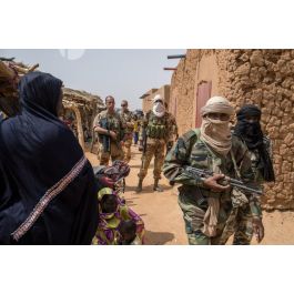 ImagesDéfense - Des combattants du groupe d’autodéfense touareg Imghad ...
