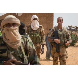 ImagesDéfense - Des combattants du groupe d’autodéfense touareg Imghad ...