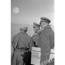 ImagesDéfense - Le Generalfeldmarschall Rommel donne des ordres à l ...