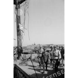 ImagesDéfense - Le général Stumme visite la ville et le port de Tobrouk ...