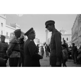ImagesDéfense - Le général Stumme visite la ville de Tobrouk en ...