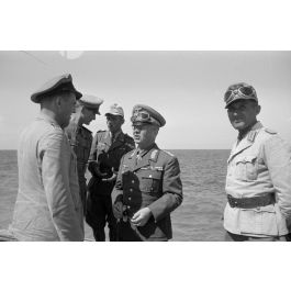 ImagesDéfense - Le général Stumme visite la ville et le port de Tobrouk ...