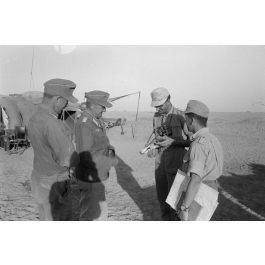 ImagesDéfense - Le colonel (Oberst) Gerhard Mueller (Müller) en ...