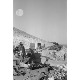 ImagesDéfense - Un canon de 2 cm Flak.38 installé sur une voiture Horch ...