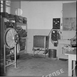 ImagesDéfense - Appareillage de radioscopie portatif construit par les ...