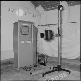 ImagesDéfense - Appareillage de radioscopie portatif construit par les ...