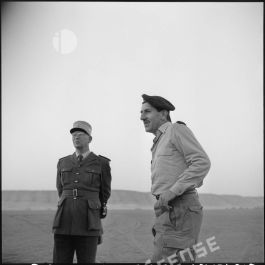 ImagesDéfense - Conversation entre le général Massu et le colonel ...