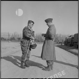 ImagesDéfense - Conversation entre le colonel de Galbert et un ...