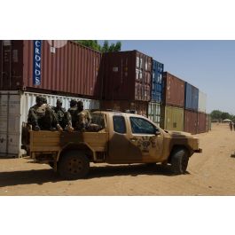 ImagesDéfense - Des soldats maliens du bataillon Elou partent en ...