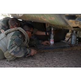 ImagesDéfense - Un chauffeur et un mécanicien du 1er régiment d ...