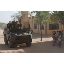 ImagesDéfense - Un véhicule de l'avant blindé (VAB) de la section appui ...