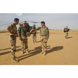 ImagesDéfense - Le général Marc Foucaud est accueilli par les colonels ...