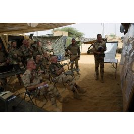 ImagesDéfense - Le colonel Stéphane Richou du 5e régiment d ...