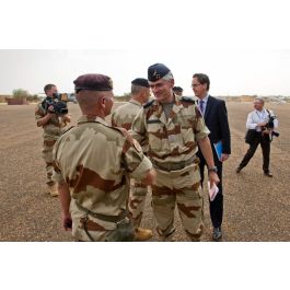 ImagesDéfense - Le colonel Laurent Cluzel, commandant de site (COMSITE ...