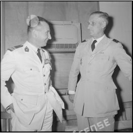 ImagesDéfense - Le colonel Ducournau et le général Guenard.