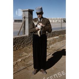 ImagesDéfense - Lieutenant Roelly avec un fennec. Fort Flatters ...
