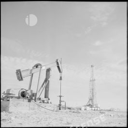 ImagesDéfense - Une foreuse à pétrole sur le site d'exploitation ...
