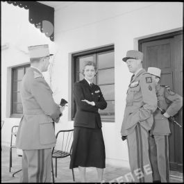 ImagesDéfense - La comtesse du Luart et le général Allard.