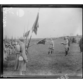 ImagesDéfense - Bayon, le général Haller prête serment sur le drapeau ...