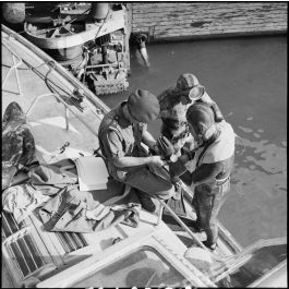 ImagesDéfense - Les nageurs de combat du commando Hubert à bord d'une ...