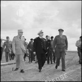 ImagesDéfense - Le général Beaufre, le vice-amiral d'escadre Barjot et ...