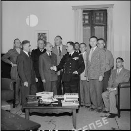 ImagesDéfense - Le vice-amiral d'escadre Barjot au consulat de France.
