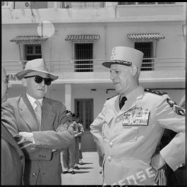 ImagesDéfense - Alger. Le général Salan et André Morice sur la base ...