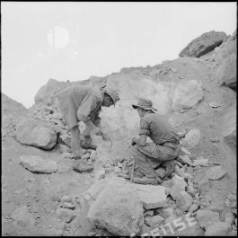 ImagesDéfense - Le travail du génie dans le massif de l'Aurès Nemencha.