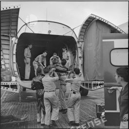 ImagesDéfense - Evacuation sanitaire par avion de transport Nord-2501 ...