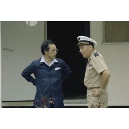 ImagesDéfense - M. Lemoine, le secrétaire d'Etat à la Défense, échange ...