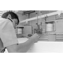 ImagesDéfense - Un sergent fait le relevé à la station météo de ...