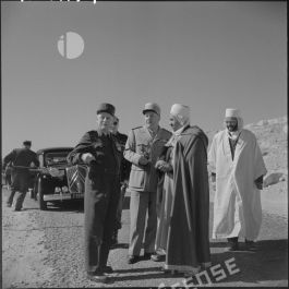 ImagesDéfense - Le général Raoul Salan accompagné du colonel Katz est ...