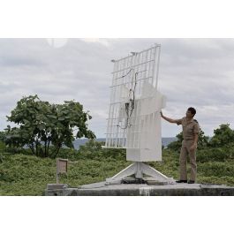 ImagesDéfense - Un sergent fait le suivi d'un ballon sonde dans les ...